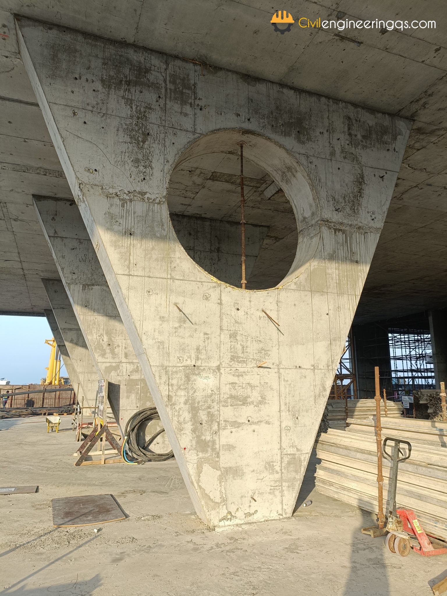 Stunning V-type column design