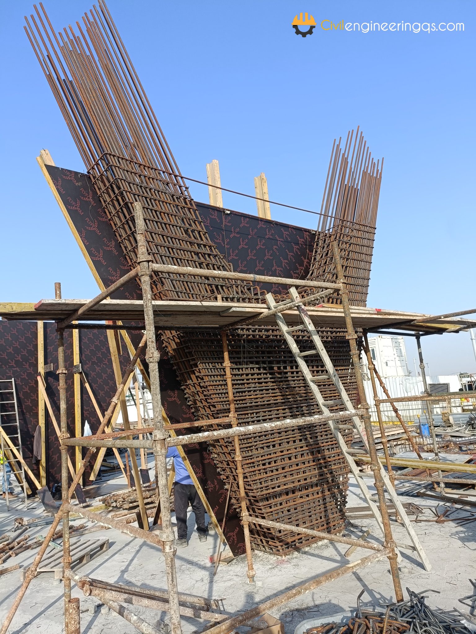 Stunning V-type column design